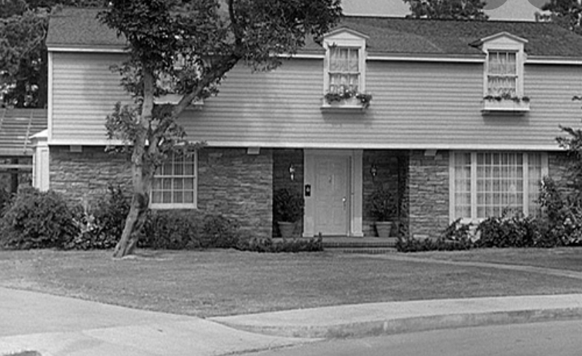 The Original-Universal Beaver House vs The Modern – Phantom of the Backlots