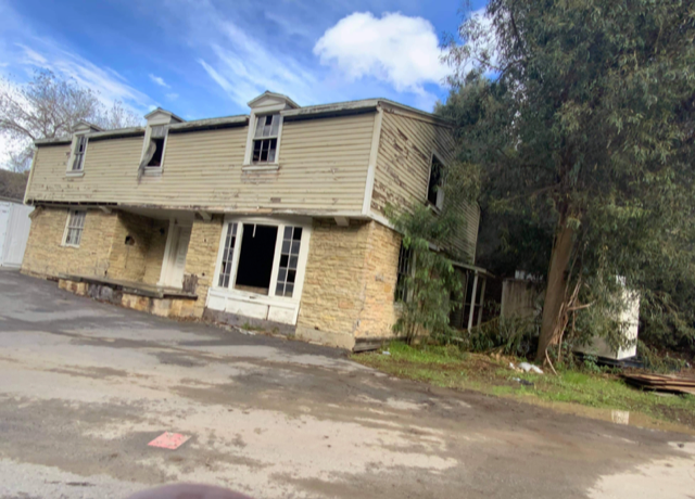 The Original-Universal Beaver House vs The Modern – Phantom of the Backlots